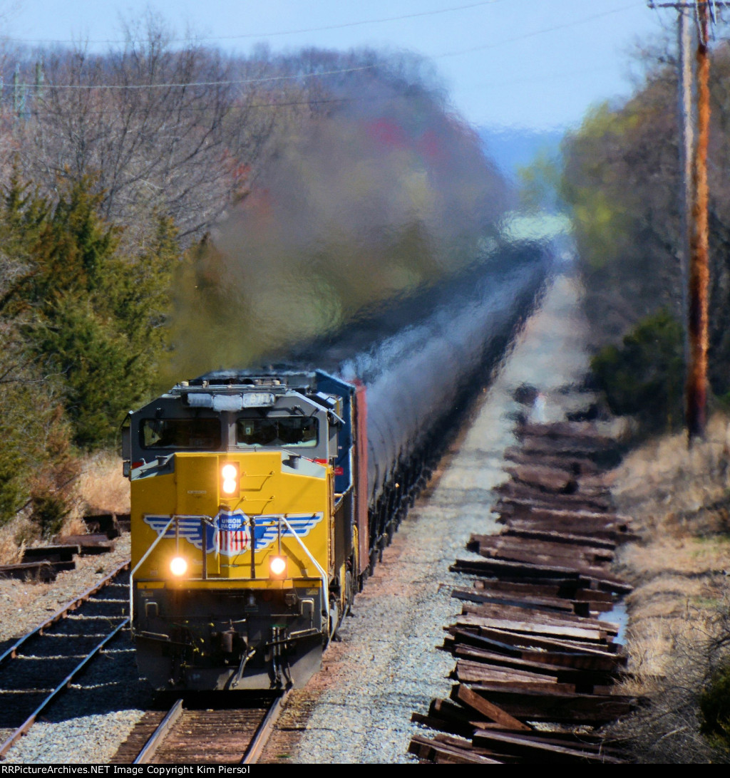 UP 8717 CSX Train K140 Crude Oil Loads